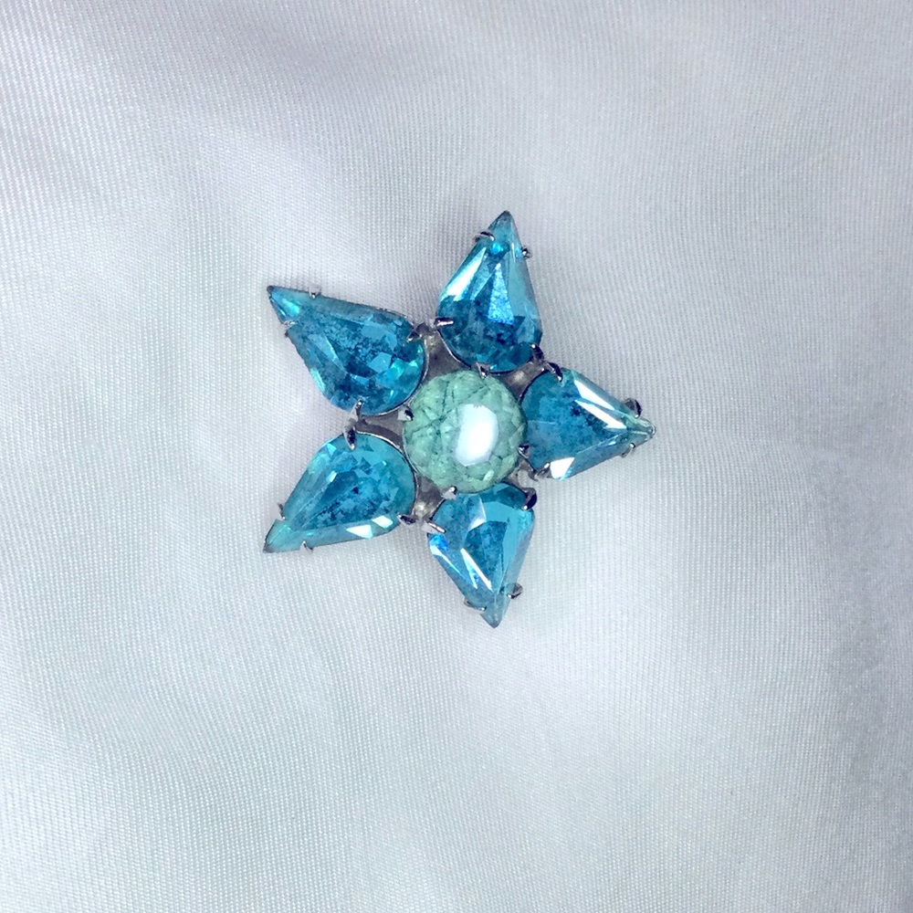 Super Sparkly 5-Point Star Pin, Vintage - Gem